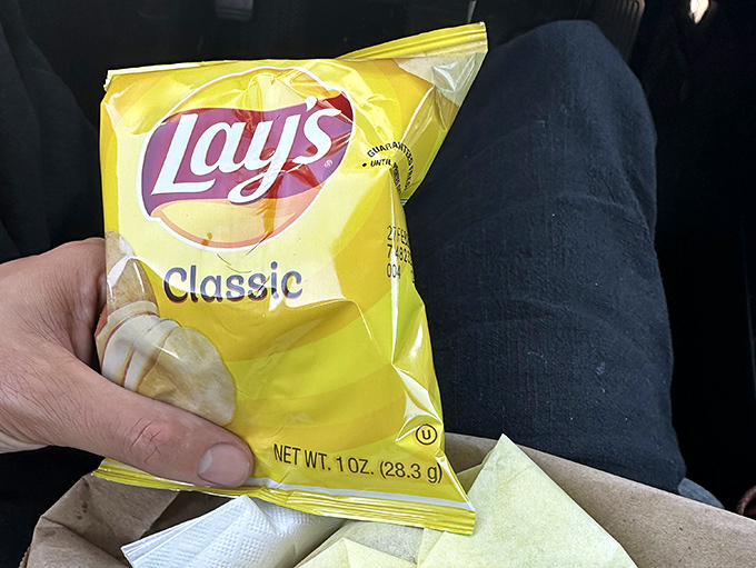 Even the chips come without fanfare - a classic yellow bag of Lay's that says, "We're focusing our energy on the burger, thank you very much."