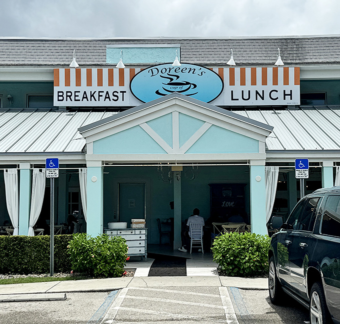 The kind of entrance that makes you instinctively check your watch, wondering if you're early enough to beat the inevitable line of breakfast connoisseurs.