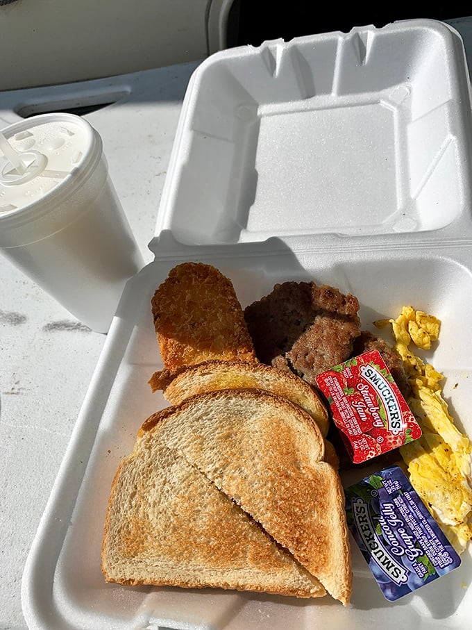 Breakfast at Ray's doesn't need avocado toast or acai bowls to impress&mdash;just honest eggs, toast, and meat that would make your grandmother nod in silent approval.