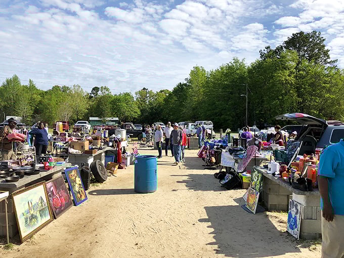 Florence Flea Market's no-frills approach puts the focus where it belongs &ndash; on fantastic finds at great prices.