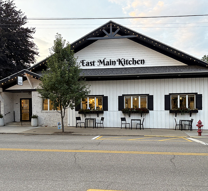 East Main Kitchen's modern charm proves that comfort food can look as contemporary as it tastes timeless.