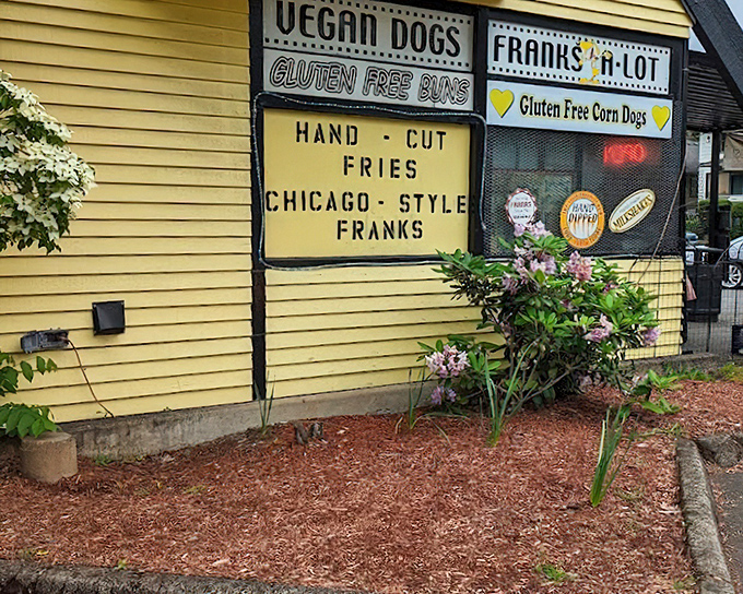 Bright yellow walls announce their specialty loud and clear! Those hand-cut fries and Chicago-style franks are no empty promises&mdash;they're a delicious guarantee.