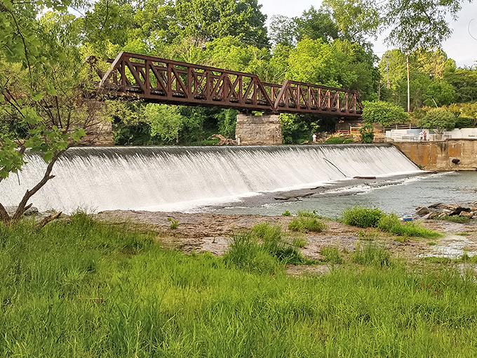 McMinnville's waterfall creates nature's soundtrack right in the heart of town. The perfect spot to enjoy a sandwich and some serenity.