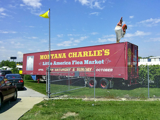 That giant rooster isn't just decoration&mdash;it's the unofficial mayor of this seasonal marketplace. Americana at its most delightfully quirky!