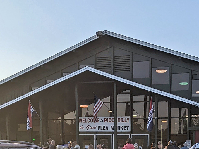 Picc-A-Dilly welcomes treasure hunters with patriotic flair. The name's as fun as the finds inside!