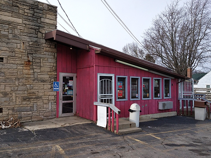 Porky's rustic stone wall and burgundy siding combo is the architectural equivalent of comfort food &ndash; unpretentious and completely satisfying.