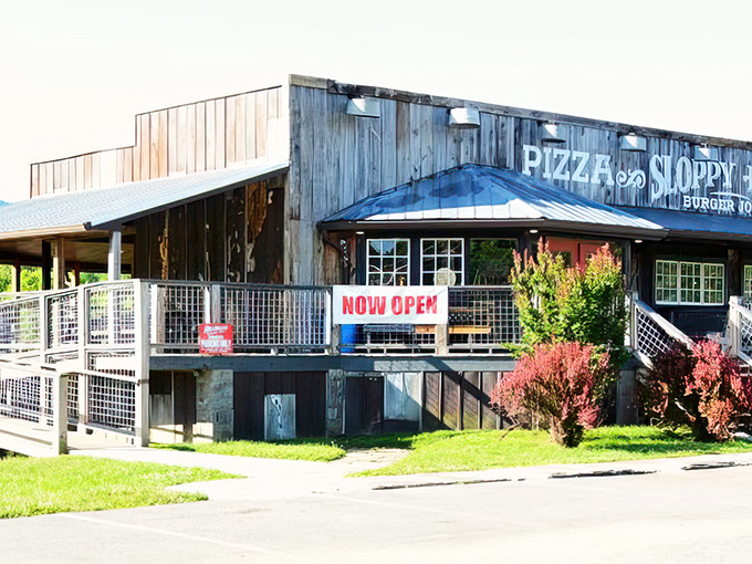 Sloppy Hog's rustic wooden exterior looks like it was built by Paul Bunyan himself &ndash; for giants with giant appetites.