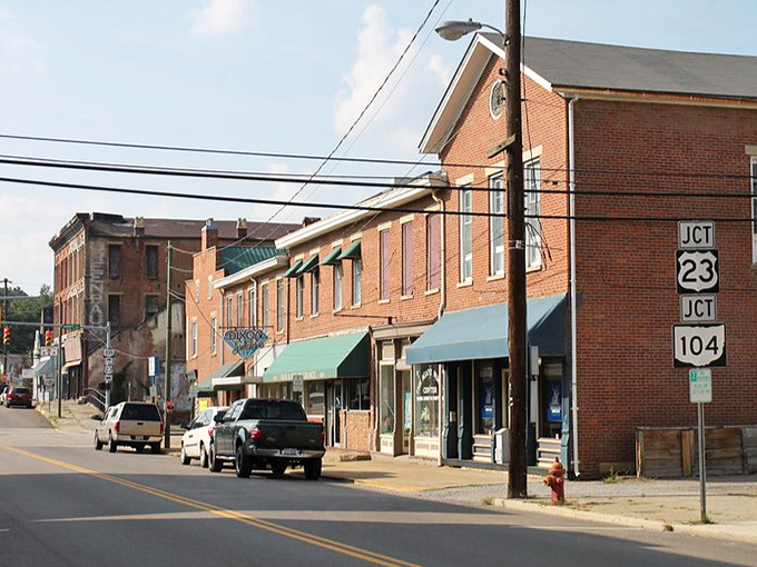 Waverly's courthouse could double as a movie set - no Hollywood magic needed, just Ohio charm. 