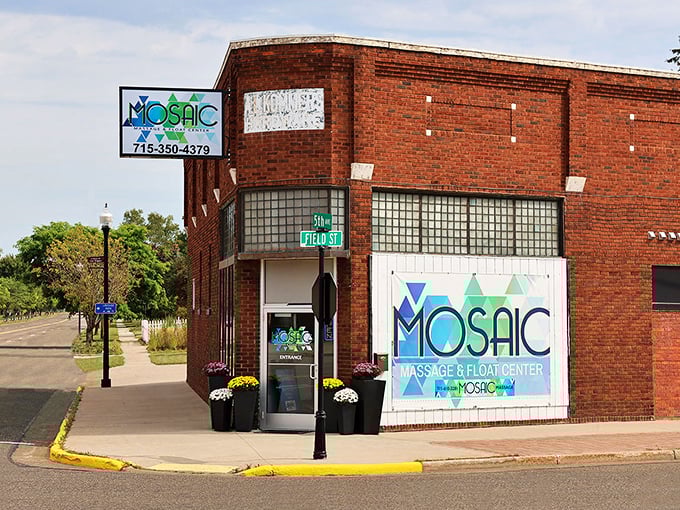Antigo's Mosaic Center, a delightful corner where wellness meets charm. It's like finding a little oasis, utterly inviting.