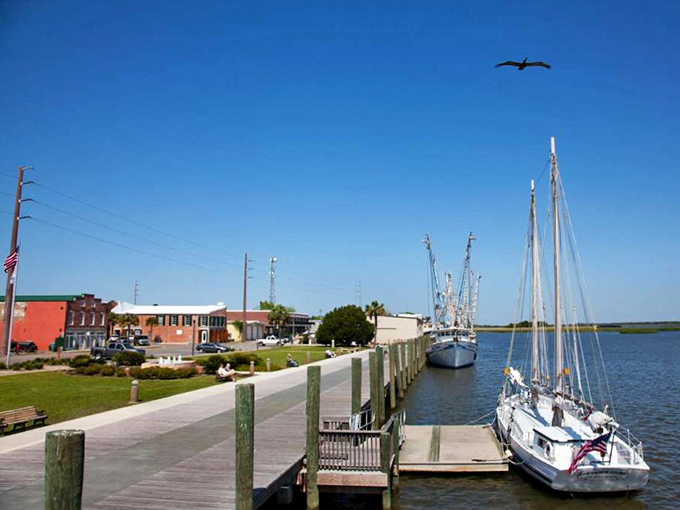 Apalachicola's waterfront welcomes fishing boats and daydreamers alike&mdash;where the freshest catch of the day sometimes includes new residents fleeing big city prices.