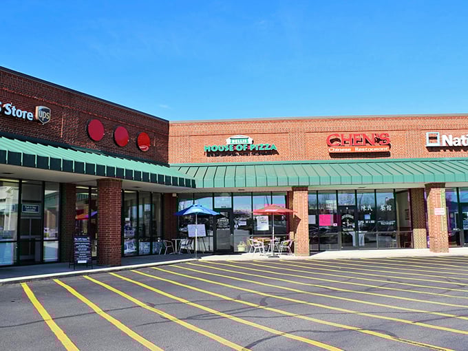 Shopping center simplicity with pizza that's anything but. Those umbrellas promise a slice of happiness on even the cloudiest day.