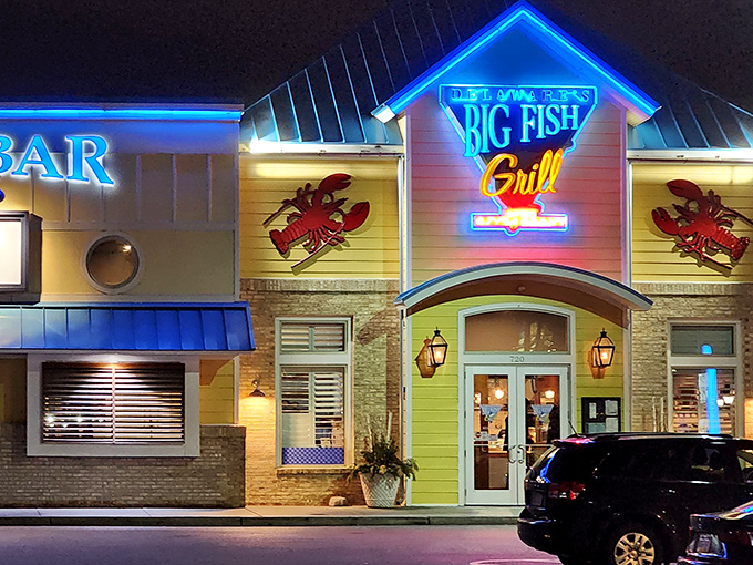 When the neon lights of Big Fish Grill illuminate the night, it's like a Broadway marquee announcing: "Tonight's performance: Seafood Excellence!"