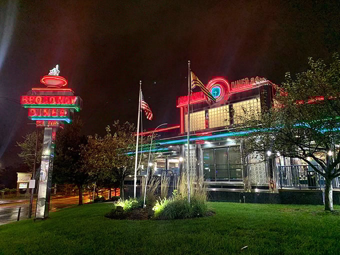 Broadway Diner (nighttime): "When the neon lights up the night, you know you're in for a slice of pie that could heal heartbreak.