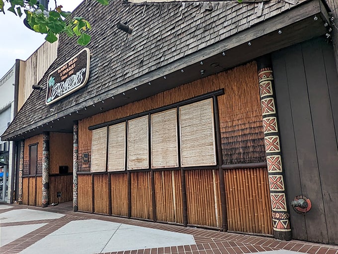 Who knew Hawaiian vibes and perfect steaks could create such delicious harmony under one roof?