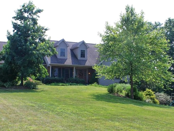 The classic barn looks like it was built to outlast everything in your life, including your ex's new kitchen renovation.