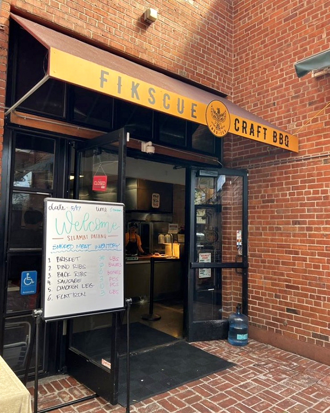 A simple entrance, a mouthwatering menu. At Fikscue, they let the smoke do the talking.