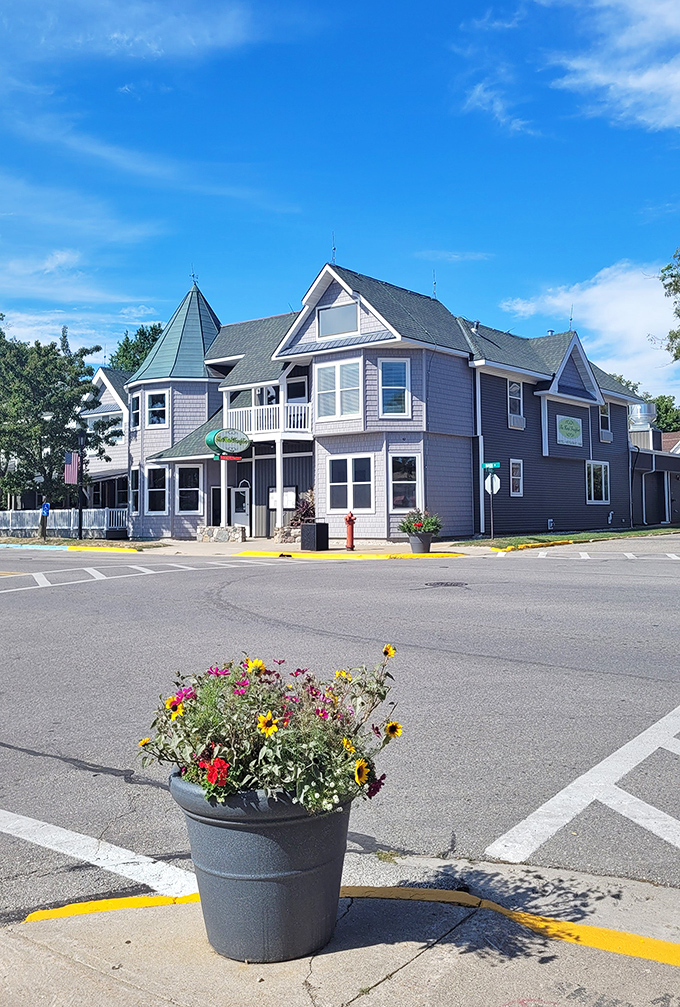 Frankfort: Victorian architecture meets small-town charm. The kind of place where "traffic jam" means waiting for a sailboat to pass.