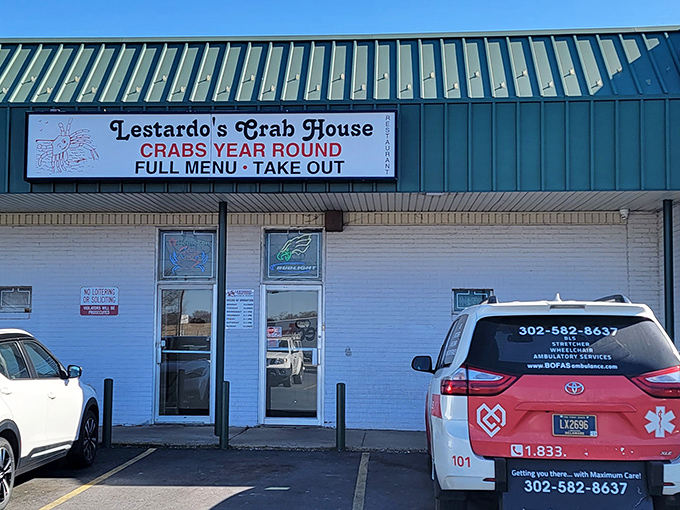 This unassuming white building houses crab treasures that would make the fanciest restaurants blush with envy.