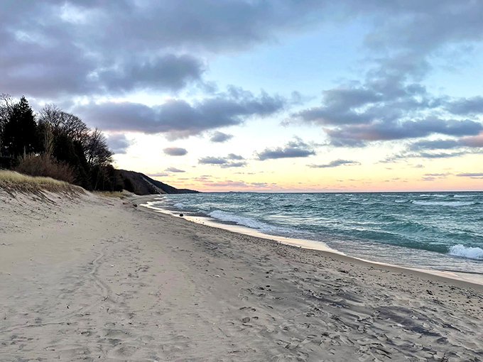 Manistee: That moment when you realize Michigan beaches put some ocean shores to shame. Those waves are practically waving hello!