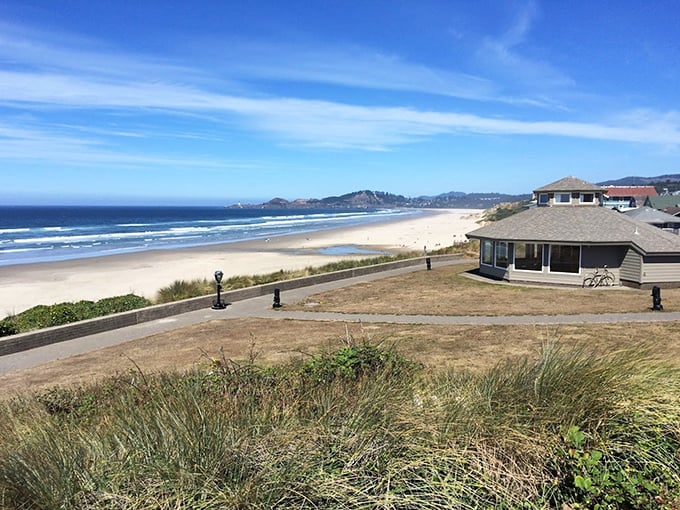 Sweeping ocean views and sandy strolls for days. This is the beach life, Oregon-style.