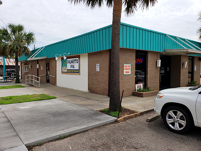 Simple brick exterior, complex flavors inside - Palmetto Pig knows sandwiches aren't about looks, but what's between the bread. 