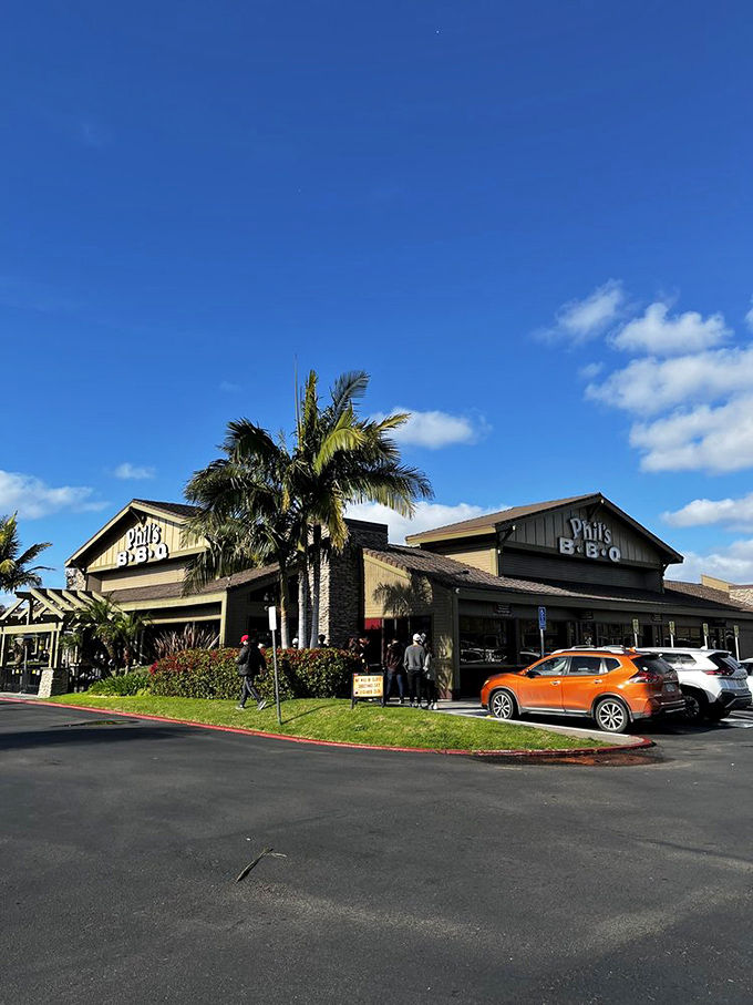 Palm trees and BBQ &ndash; a California dream come true at Phil's sprawling San Diego location. 
