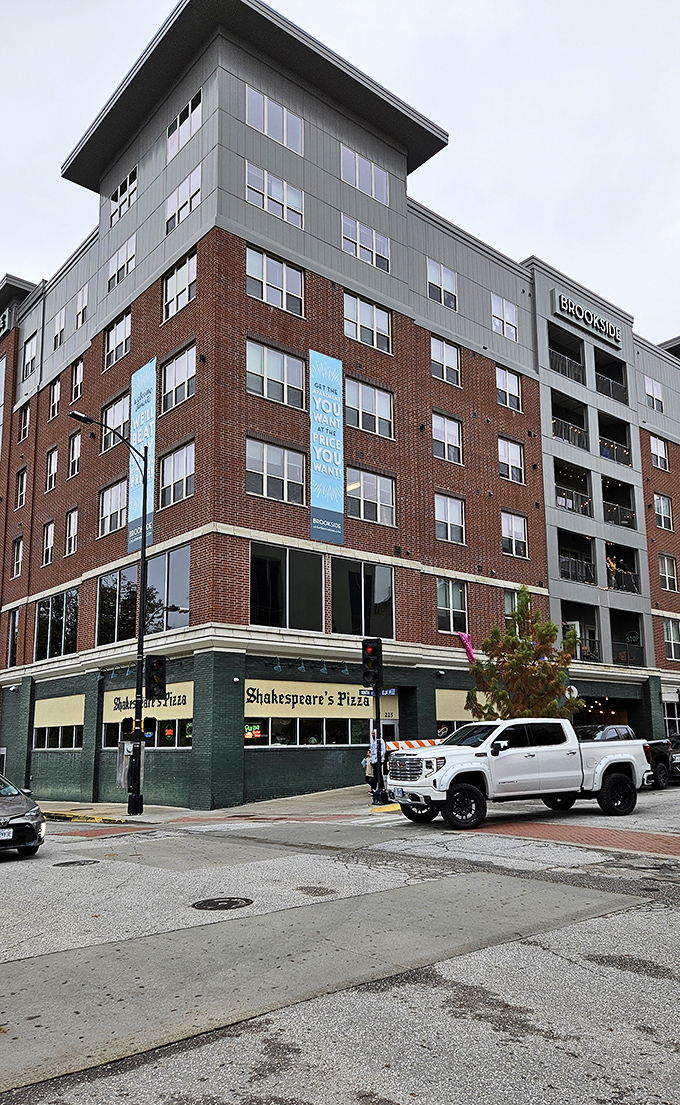 Where college memories and perfect pizza collide&mdash;Shakespeare's downtown location continues writing its delicious legacy in Columbia.