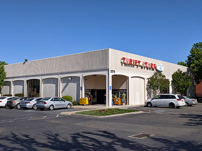 Clean lines and no-nonsense design &ndash; this thrift store skips the fancy facade and puts all its energy into amazing deals inside.