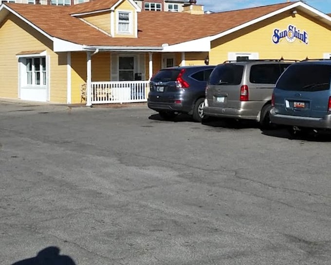 Sunshine Cafe: That homey porch practically whispers, "Come on in, stranger&mdash;we've got a biscuit with your name on it."