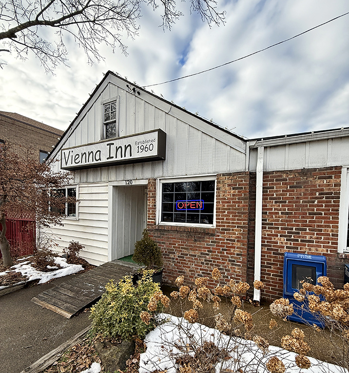 A landmark since 1960, this unassuming white building houses chili dog recipes that have remained blissfully unchanged for generations.