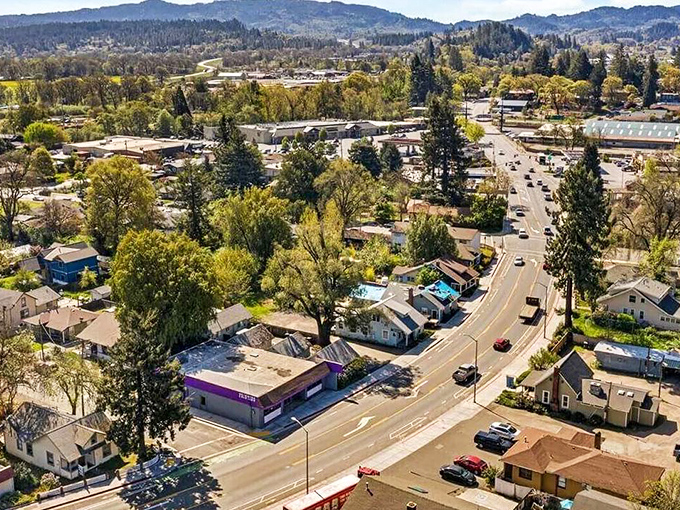 Willits' tree-framed streets and mountain backdrop provide daily scenery that millionaires would envy but retirees can afford.