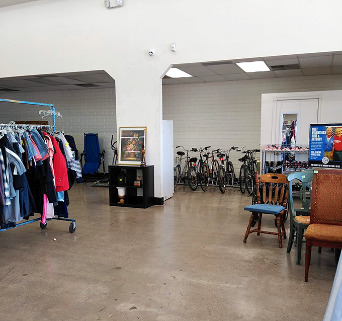 A two-wheeled treasure trove awaits cycling enthusiasts. That vintage cruiser could be your ticket to neighborhood adventures without breaking the bank.