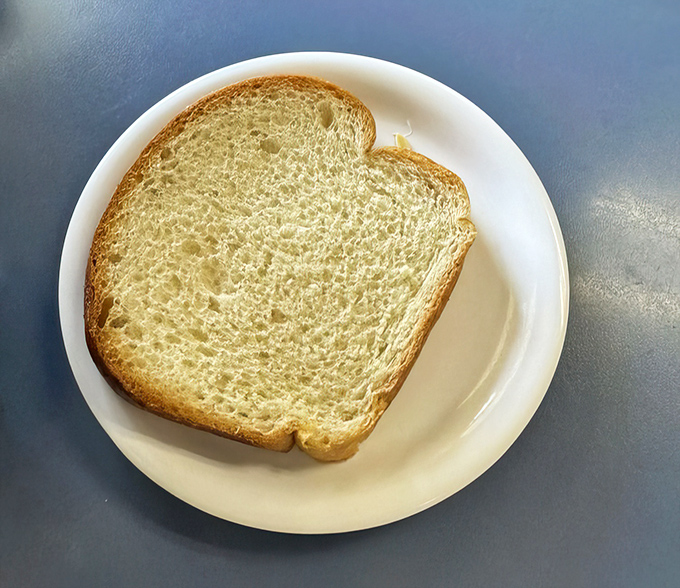Sometimes the simplest things speak volumes. This perfectly toasted bread is the supporting actor that never misses a cue.