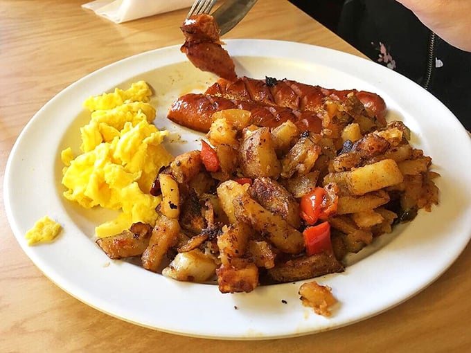 A breakfast plate that understands portion control is just a suggestion, not a life philosophy.