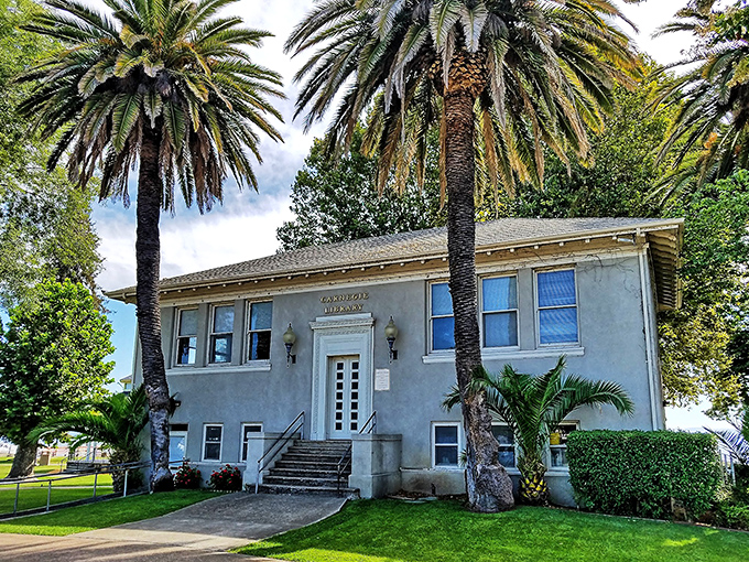 Palm trees frame this historic building, combining California flair with small-town accessibility. No admission fee for the fresh air and sunshine.