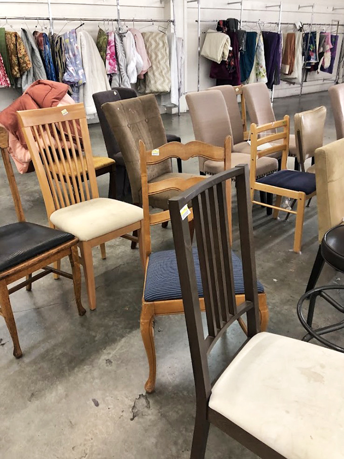 The chair convention has arrived! Mission-style meets mid-century modern in this sitting room showdown of secondhand seating options.