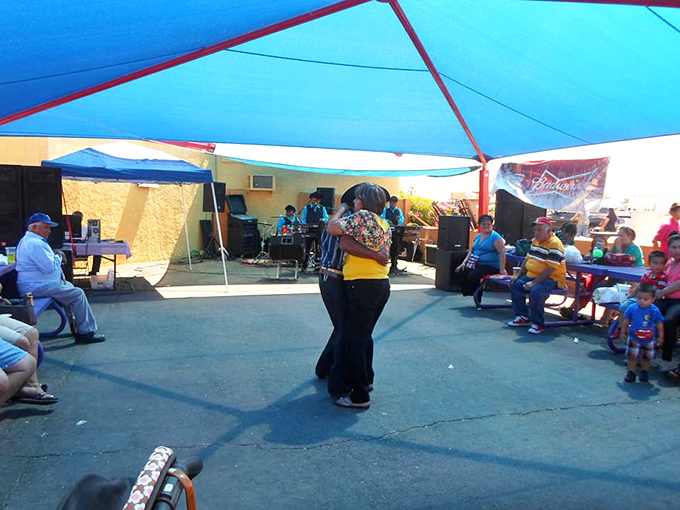 Live entertainment under the shade provides the perfect soundtrack to your shopping adventure and occasional dance break.