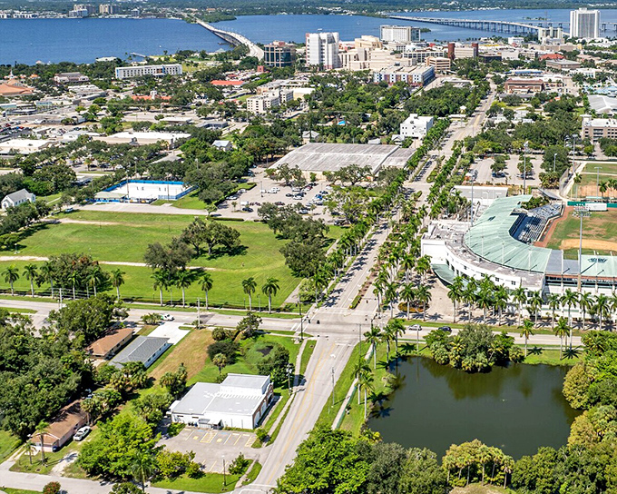 This bird's-eye view reveals a city that takes its waterfront responsibilities very seriously indeed.