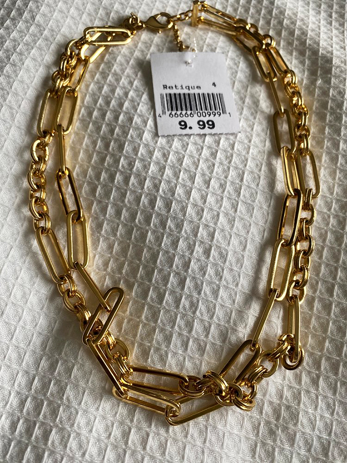 This $9.99 gold chain necklace proves that statement jewelry doesn't require a statement from your bank about suspicious account activity.