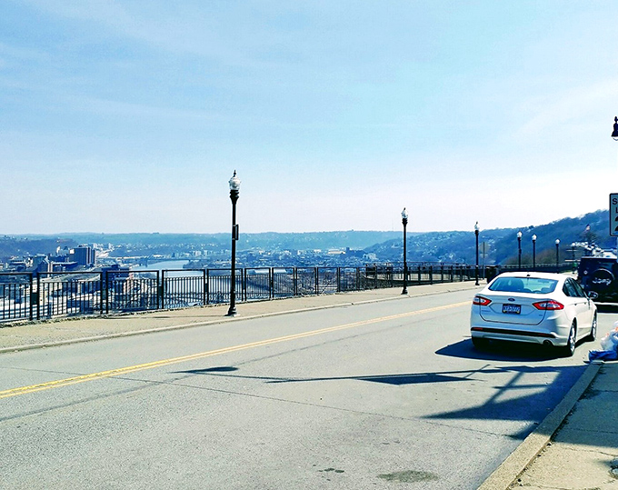 Grandview Avenue lives up to its name with every single step you take along this scenic route.