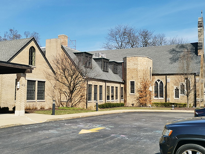 Hinsdale Covenant Church blends brick and faith into a sanctuary where architectural details speak as loudly as Sunday sermons.