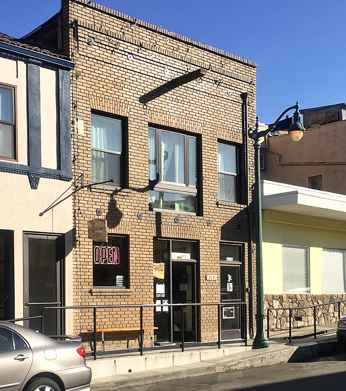 Brick facades and vintage charm house modern culinary treasures, where craft sandwiches elevate lunch from routine to revelation.