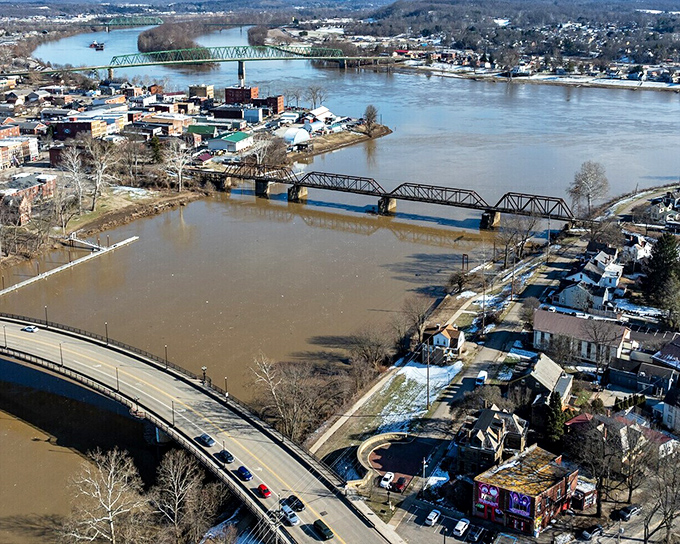 Two rivers meeting like old friends&mdash;the Ohio and Muskingum create nature's perfect backdrop for contemplating life's big questions or just enjoying an ice cream cone.