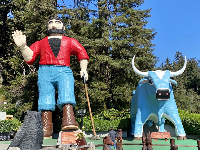 Paul Bunyan and Babe the Blue Ox welcome visitors with the kind of roadside charm that makes you instantly reach for your camera and inner child.