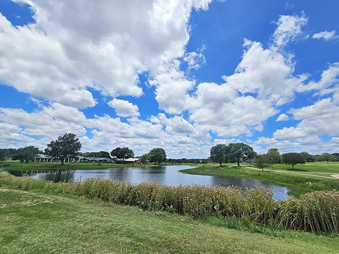At Riverhill Country Club, even the water hazards look inviting. Golf here isn't just a game; it's a scenic tour with occasional swinging.