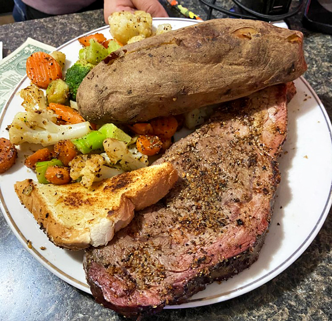 The Friday-Saturday prime rib special that launches a thousand road trips. That perfect medium-rare center is worth planning your weekend around.