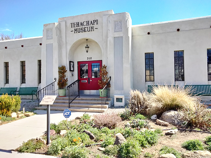 The Tehachapi Museum's Art Deco fa&ccedil;ade and bright red door practically shout "Come in!" with all the subtlety of your favorite aunt.
