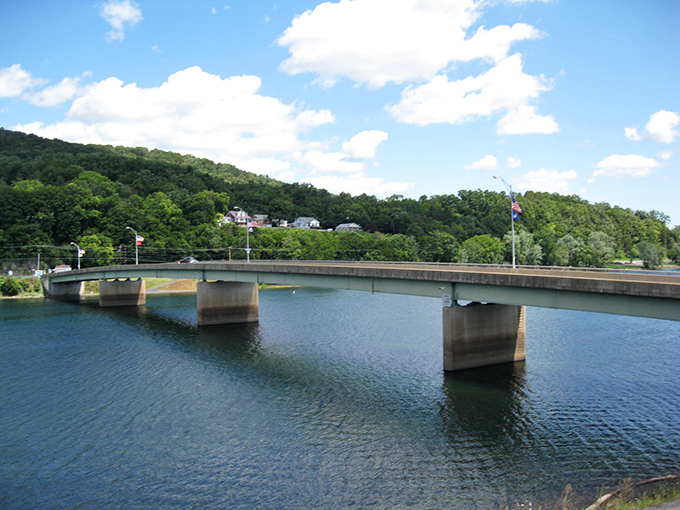 This bridge doesn't just connect two shores&mdash;it links you to the kind of peaceful water views that people in big cities pay premium condo prices to glimpse.