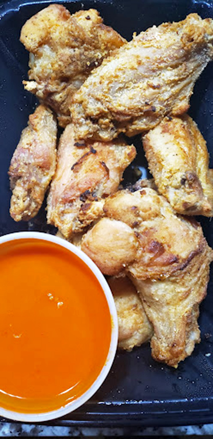 These golden wings look like they could make you forget all about pizza, at least temporarily speaking.