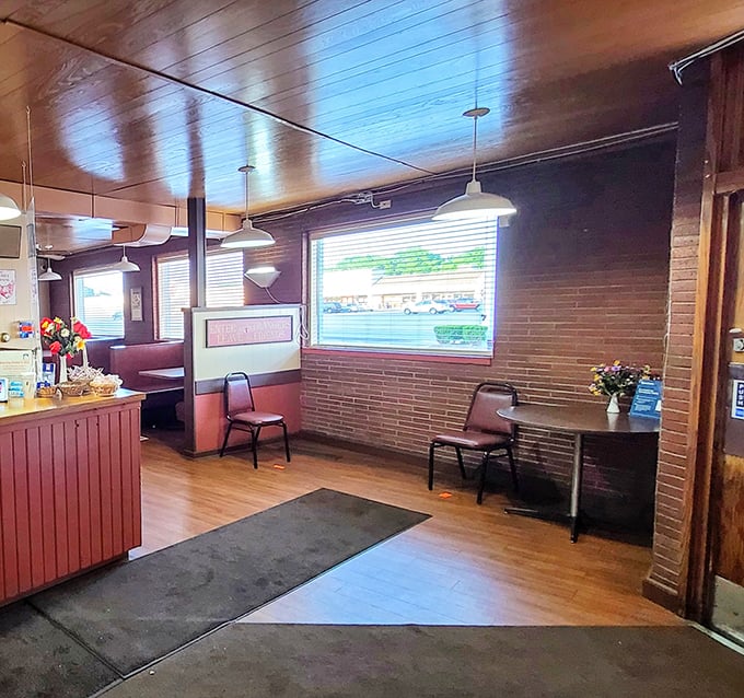 Sometimes the simplest presentations are the most beautiful &ndash; no Instagram filter needed for this crispy symphony.